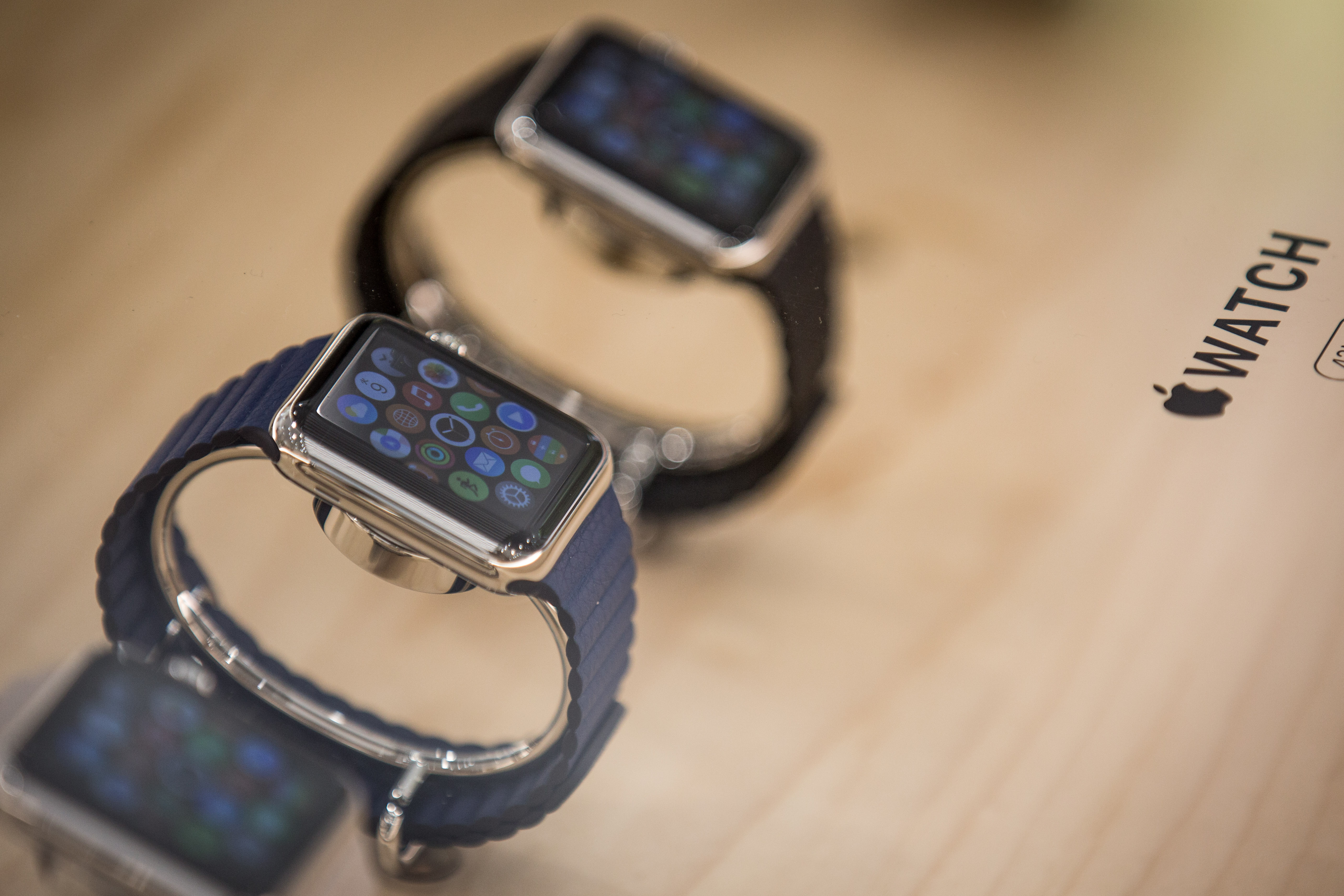 Apple Watch вече е в продажба, но само в определени скъпи бутици и ...