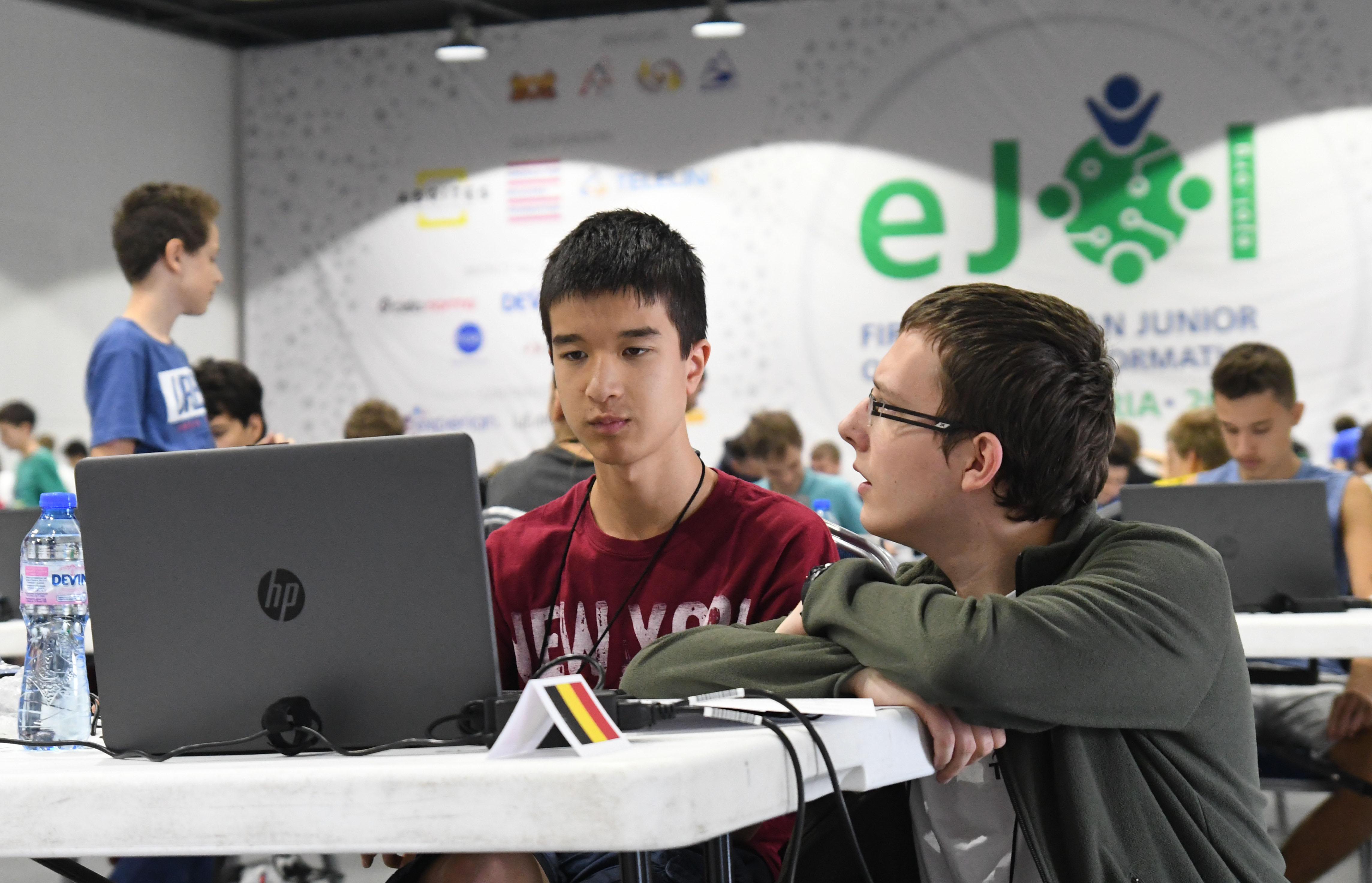 Отбори на 22 държави дойдоха за първата Европейска младежка олимпиада ...