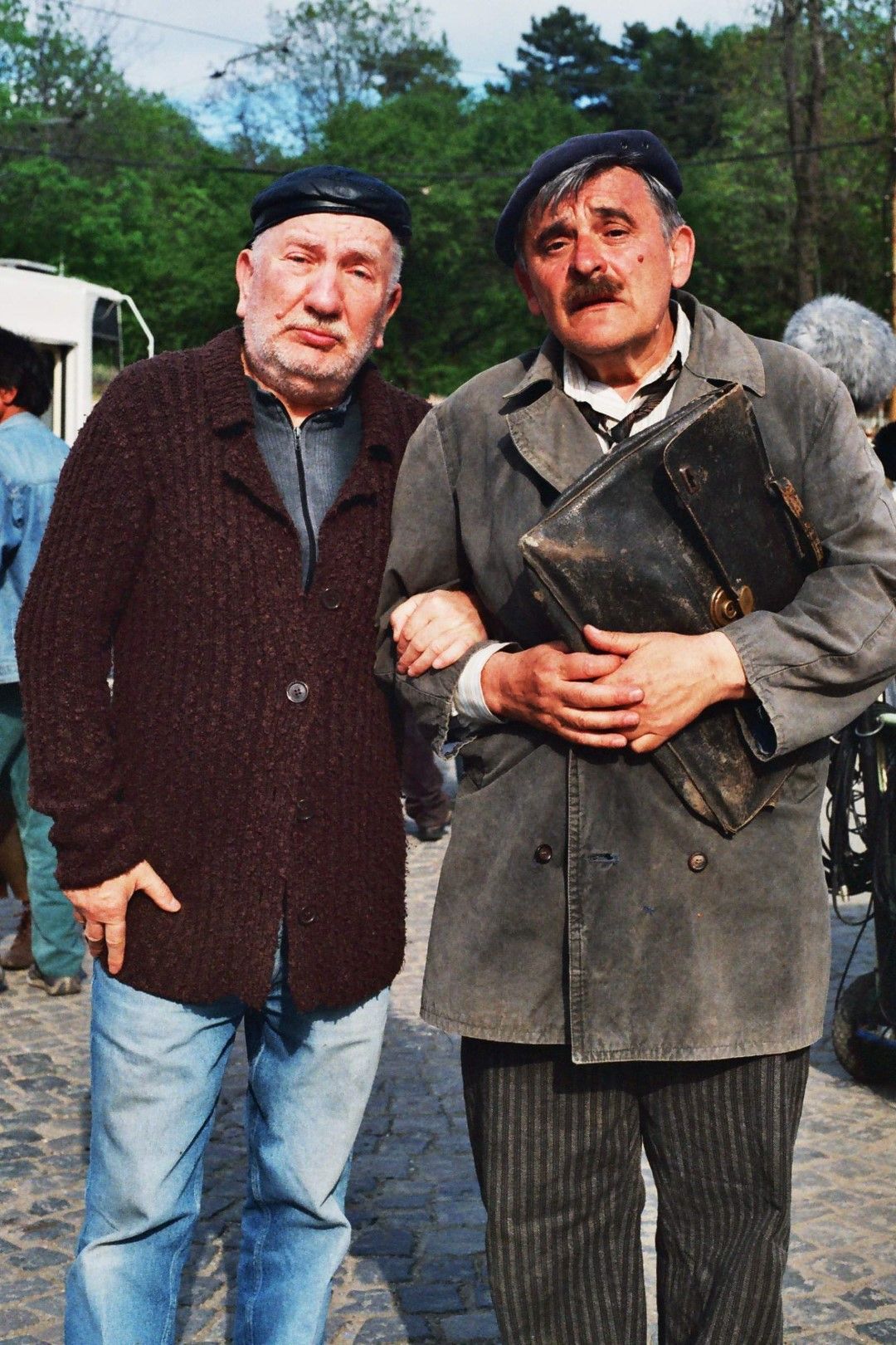 Джони Пенков и Джеки Стоев по време на снимките на филма "Летете с ...