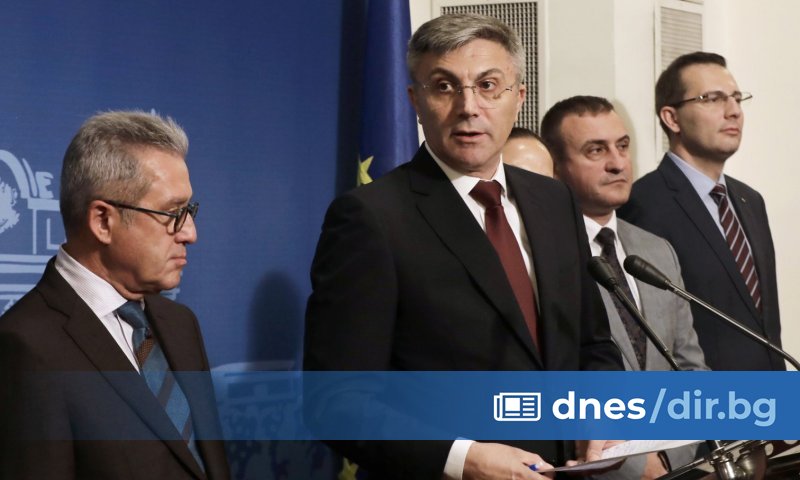 ДПС: Ако някой с 2000 души си мисли, че ще руши демокрацията, ние можем да извадим 20 000 | dnes ...