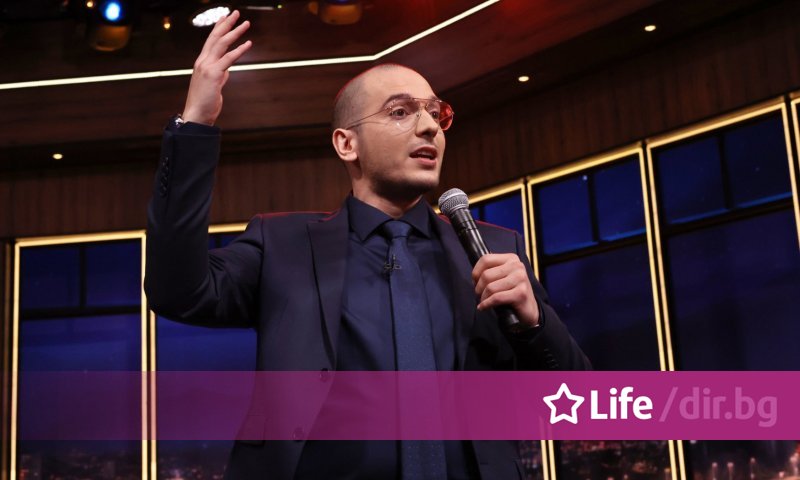 Холивудските звезди Кортни Кокс и Джена Ортега в "Шоуто на Николаос ...