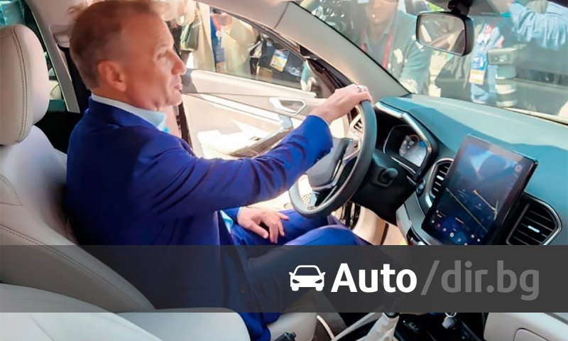 Шефът на най-голямата руска банка не успя да запали новата Lada при официалното й представяне ...