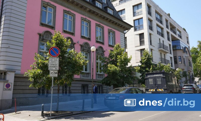 Коментари - Пускат срещу 50 000 лв. гаранция задържания за необезпечения кредит от ББР | dnes.dir.bg