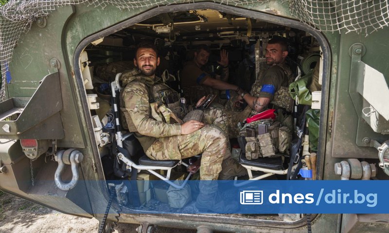 Коментари - Зеленски обяви, че Русия е струпала 50 000 войници близо до границата, иска среща с ...