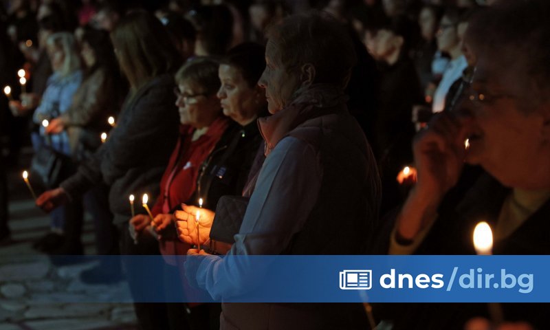 Коментари - Последно сбогом с капитан Дункин: Стотици почетоха загиналия пилот в Разлог (снимки ...