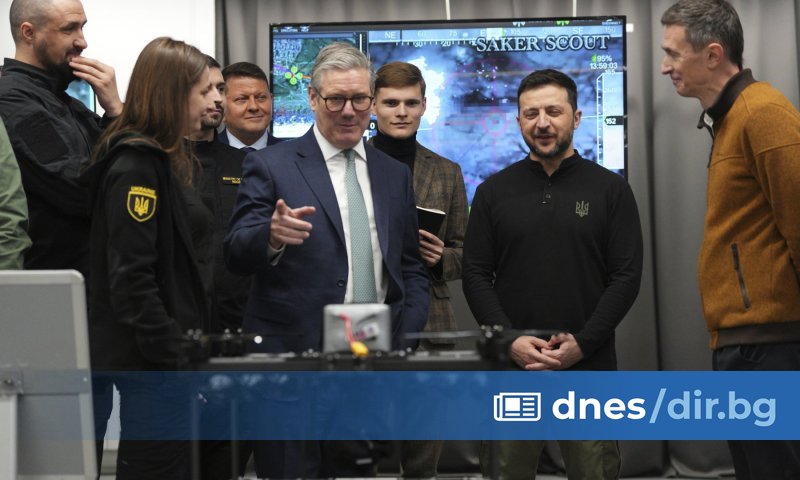 Коментари - Украйна преговаря да приеме френски и британски миротворци | dnes.dir.bg