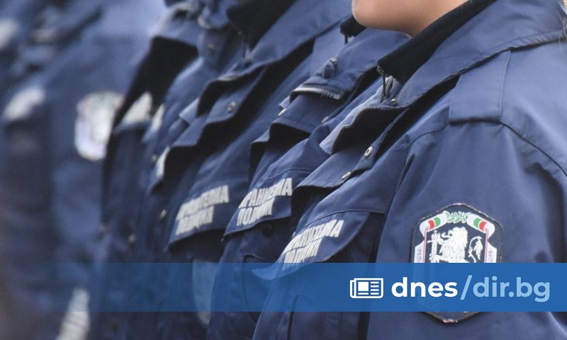 Заплатите в МВР скачат с над 50%: 2296 лв. щат на полицай, до 5000 лв. - за шефовете | dnes.dir.bg