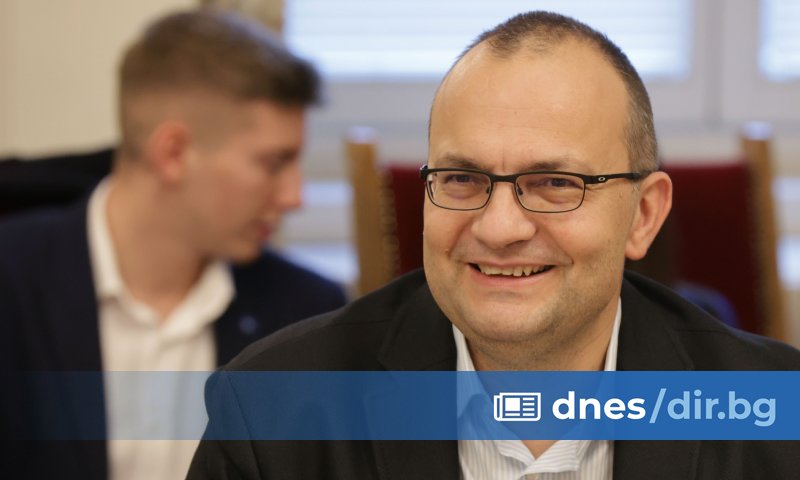 Коментари - От ДБ поискаха да помогнат на Теменужка Петкова да сметне правилно бюджета | dnes.dir.bg