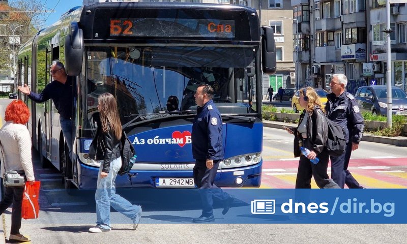 Коментари - На червен светофар пред автобус: Саморазправа в Бургас заради младежи с тротинетка ...