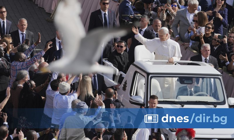 "Да живее папата!": Лъв XIV зае престола официално (снимки/видео) | dnes.dir.bg