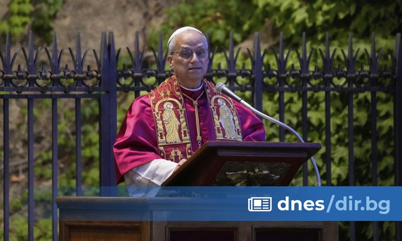 Папа Лъв XIV облече българския омофор | dnes.dir.bg