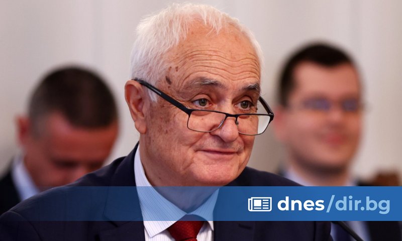 Атанас Запрянов не планира връщането на задължителната военна служба ...