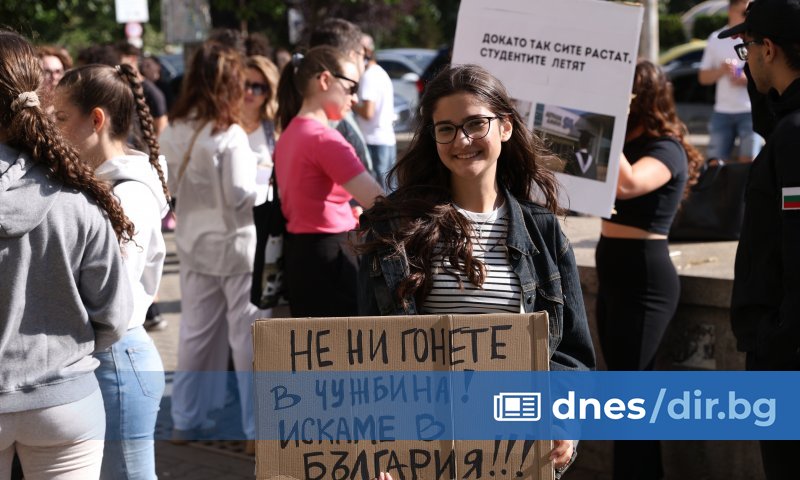 Намалиха с 40% студентските такси за платено обучение | dnes.dir.bg