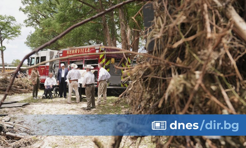 Коментари - "Никога не съм виждал нещо подобно": Доналд и Мелания Тръмп посетиха опустошения ...