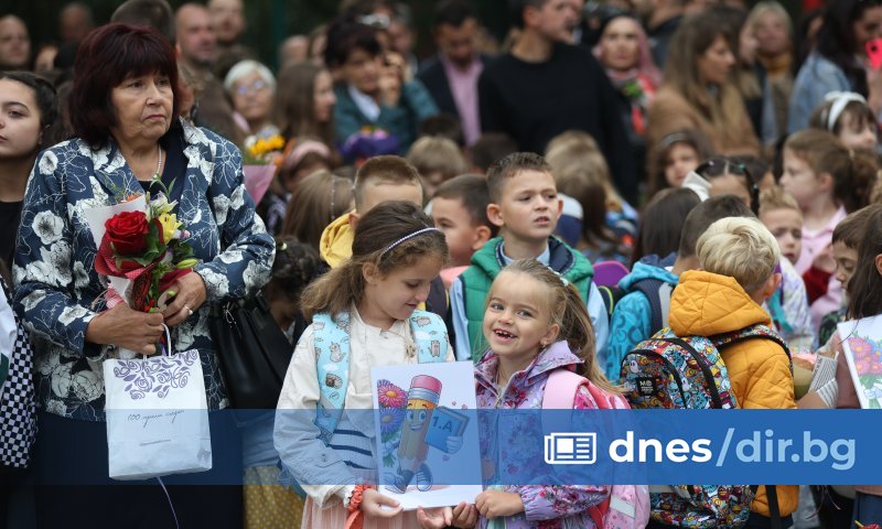 Новата 2025/2026 учебна година започва с 57 000 първокласници | dnes.dir.bg