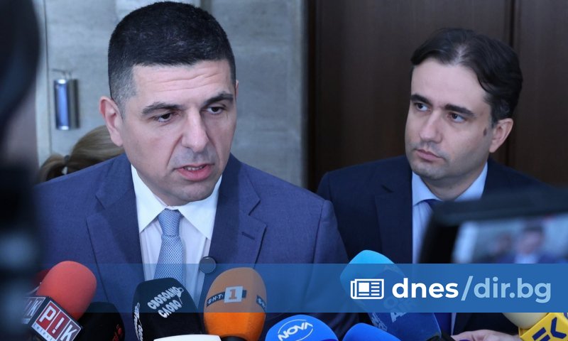 Коментари - Мирчев предрече "Росенец 2": От ДПС товарят хора в автобусите и тръгват към София ...