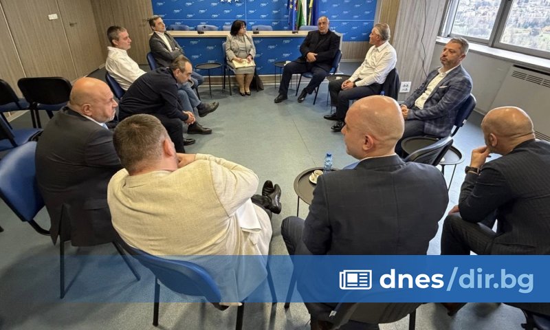 Коментари - Борисов събра на помирителна среща работодатели и синдикати | dnes.dir.bg