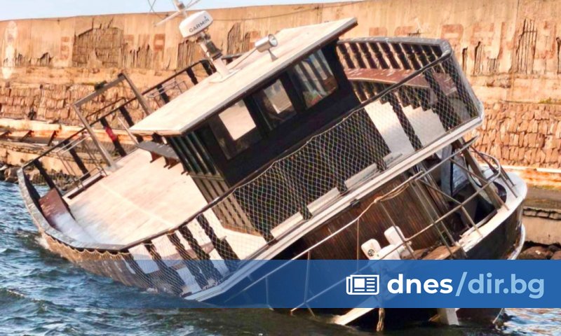 Туристически кораб кораб потъна в Созопол заради силния вятър | dnes.dir.bg