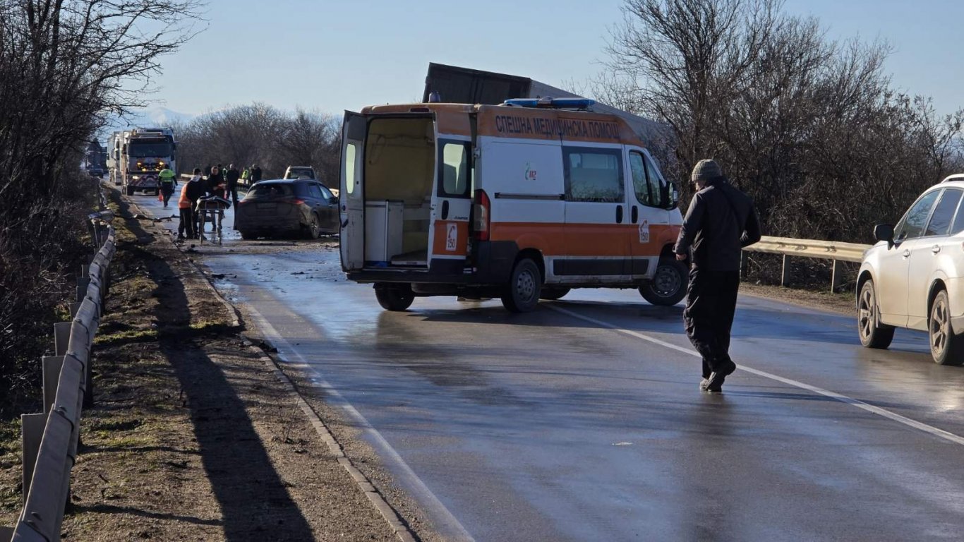Лекар загина в поредна катастрофа край лобното място на Сияна | dnes.dir.bg