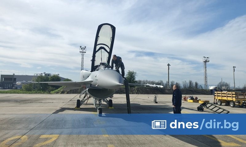 Без парад на Гергьовден, но с F-16 и МиГ-29 в над небето на София ...