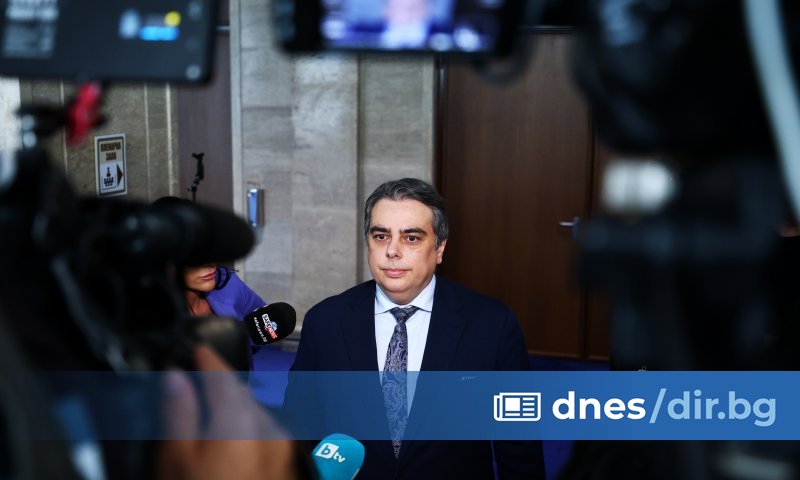 Асен Василев: Всички нови пенсии от 1 юли ще бъдат с 30 евро по-ниски ...