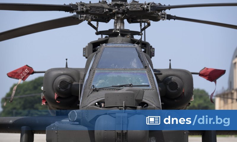 Екипажът на падналия край Оман хеликоптер "Апачи" е бил спасен от ...